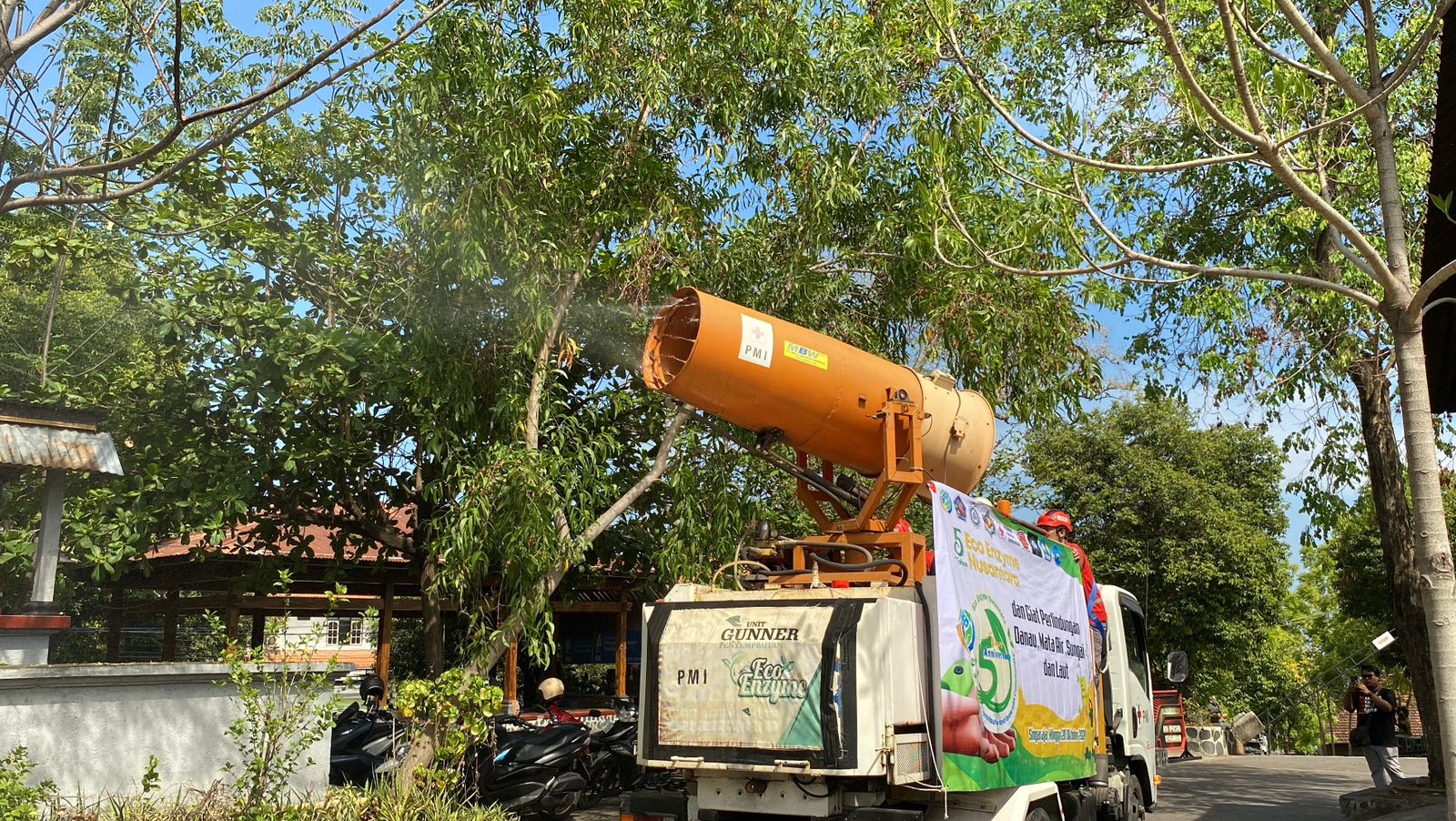 Aksi Peduli Lingkungan: Ratusan Liter Eco Enzyme Bersihkan Gumi ...