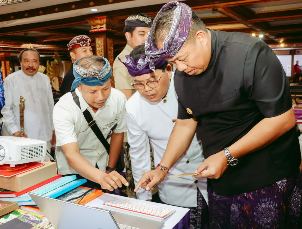 Bulan Bahasa Bali: Pertama di Nusantara, Aksara Bali Ditetapkan Sebagai ...