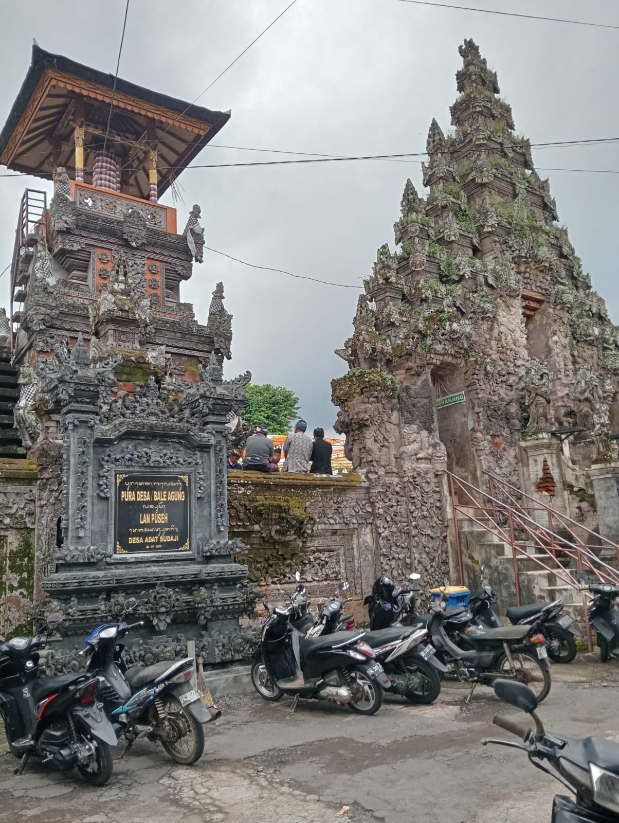 Di Paruman Desa, Perbekel Sudaji Minta Maaf - Sinartimur