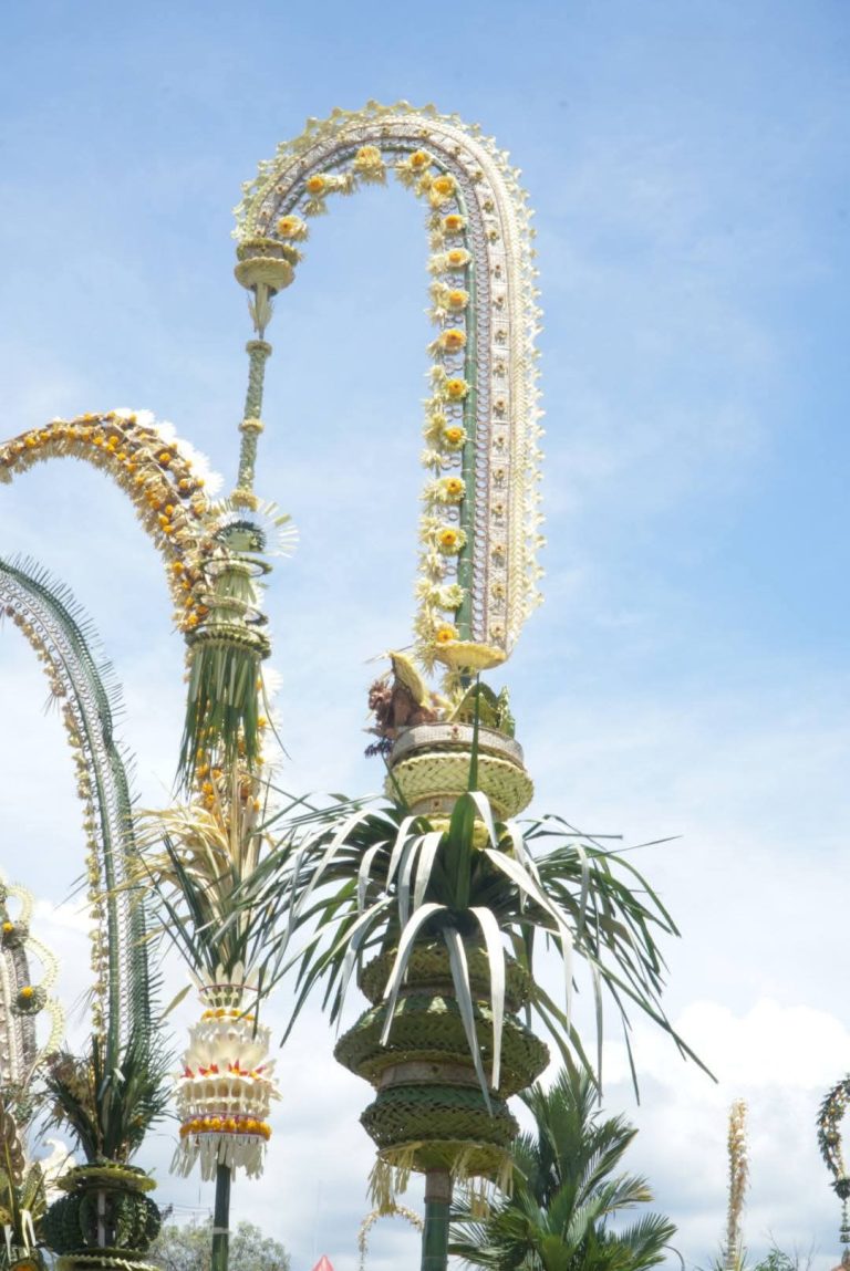 Essai Galungan: Apa Makna Penjor Yadnya yang Sederhana Sarat Makna? Begini Penjelasan Jro Satria ...