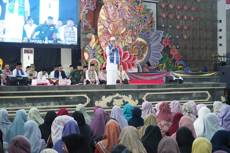Tampil di Tabligh Akbar, Ustadz Das’ad Latief Buat Heboh Undiksha ...