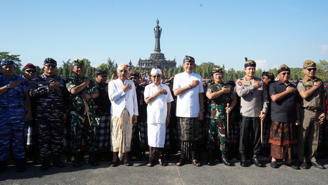 Bali Show of Force: Ribuan Pecalang Bali Berikrar “Puputan” Lawan ...
